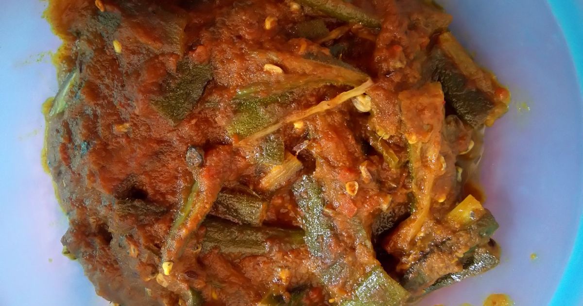 Delicious Tomato Bhindi Curry Recipe by Pakhi Gupta - Cookpad