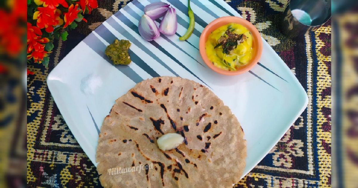 Maharashtrian Pithla With Bhakri Recipe by Sakshi Nillawar - Cookpad