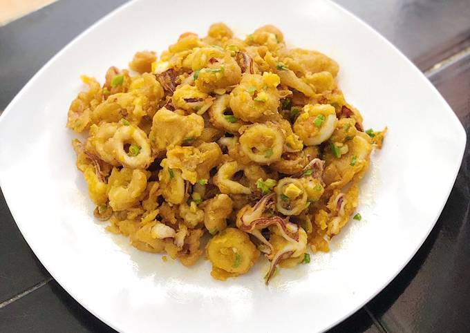 Resep Cumi tepung saus telur asin oleh Bela Yunita - Cookpad