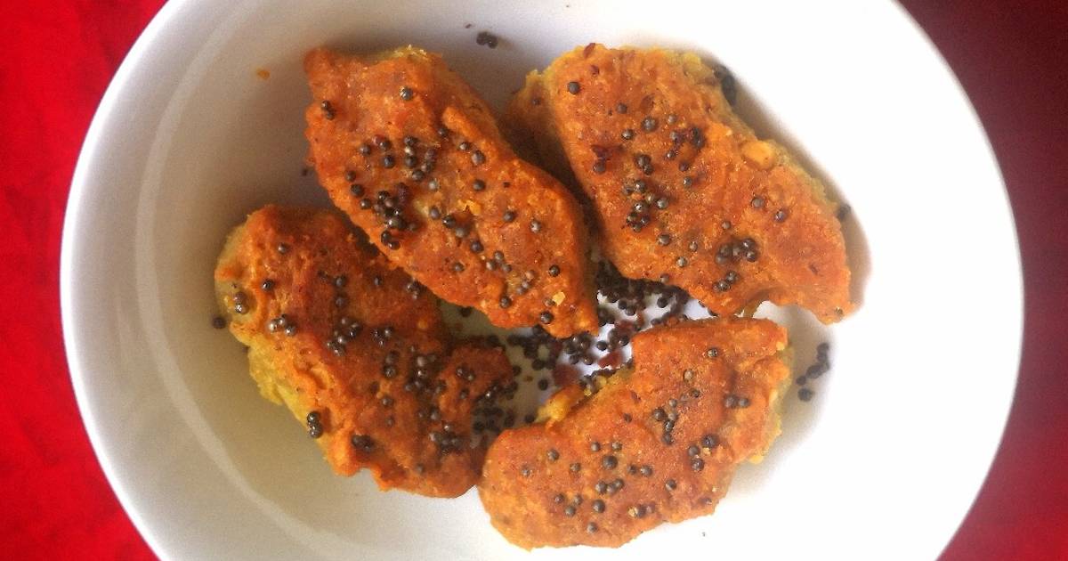 मूठ वडे (muth vade recipe in marathi) रेसिपी शर्वरी पवार - भोसले द्वारे ...