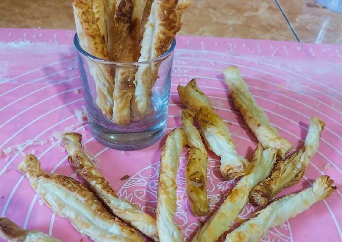 Resep 79. Cheese Stick Puff Pastry oleh Ochaa Istiawan - Cookpad