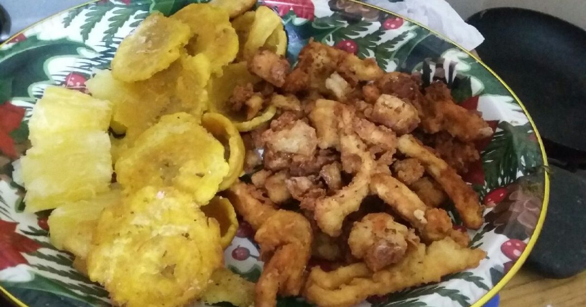 Chicharrón De Langostinos Y Pota Con Patacones...🍤🍤 Receta de Karol ...