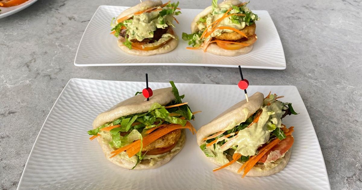 Open Bun Burger Recipe by Pakprawee - Cookpad