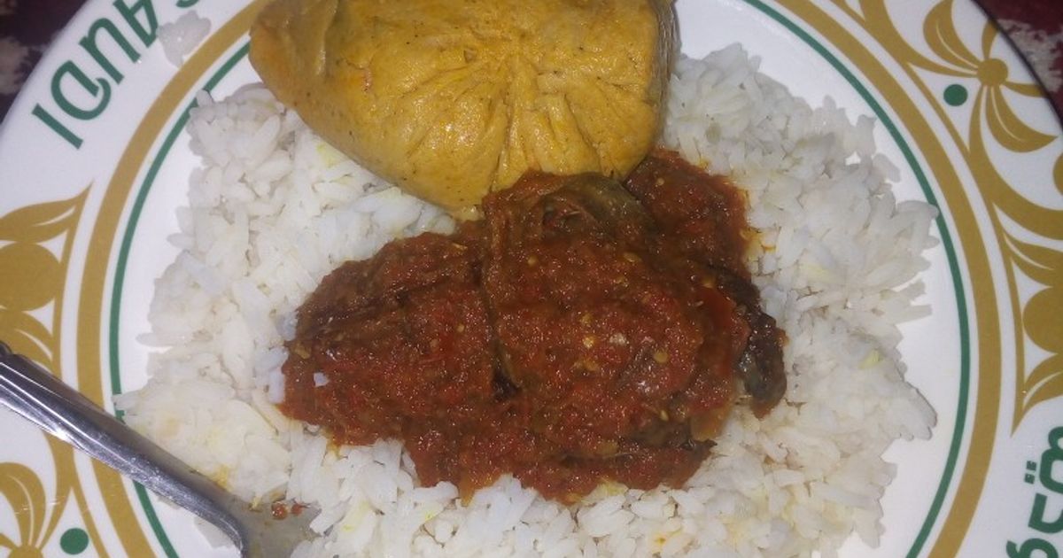 Rice,Moi Moi And Dry Fish Stew girki daga Ummu Sumayyah - Cookpad