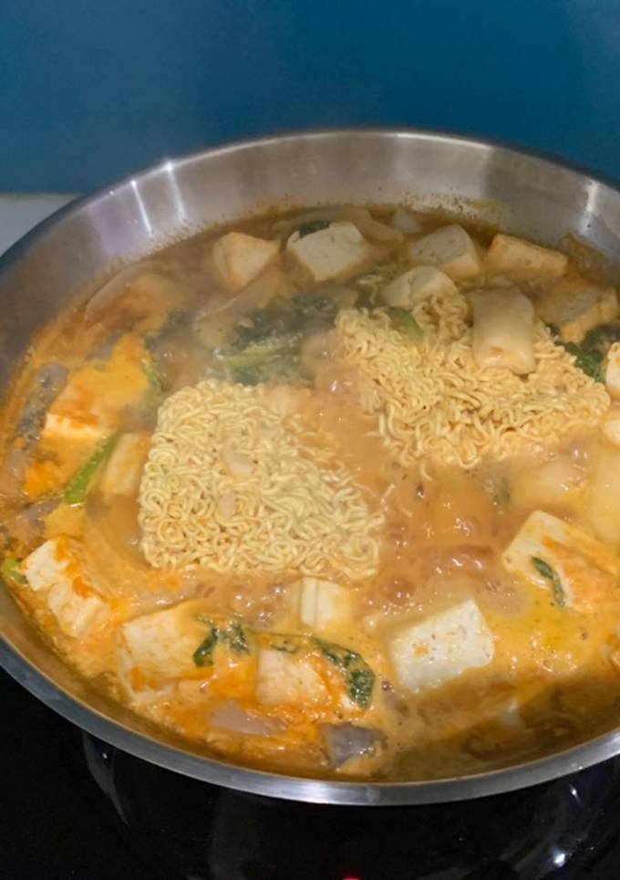 Cách Làm Món Tokbokki làm từ bánh tráng Việt Nam (Chay) của Phùng Thủy ...
