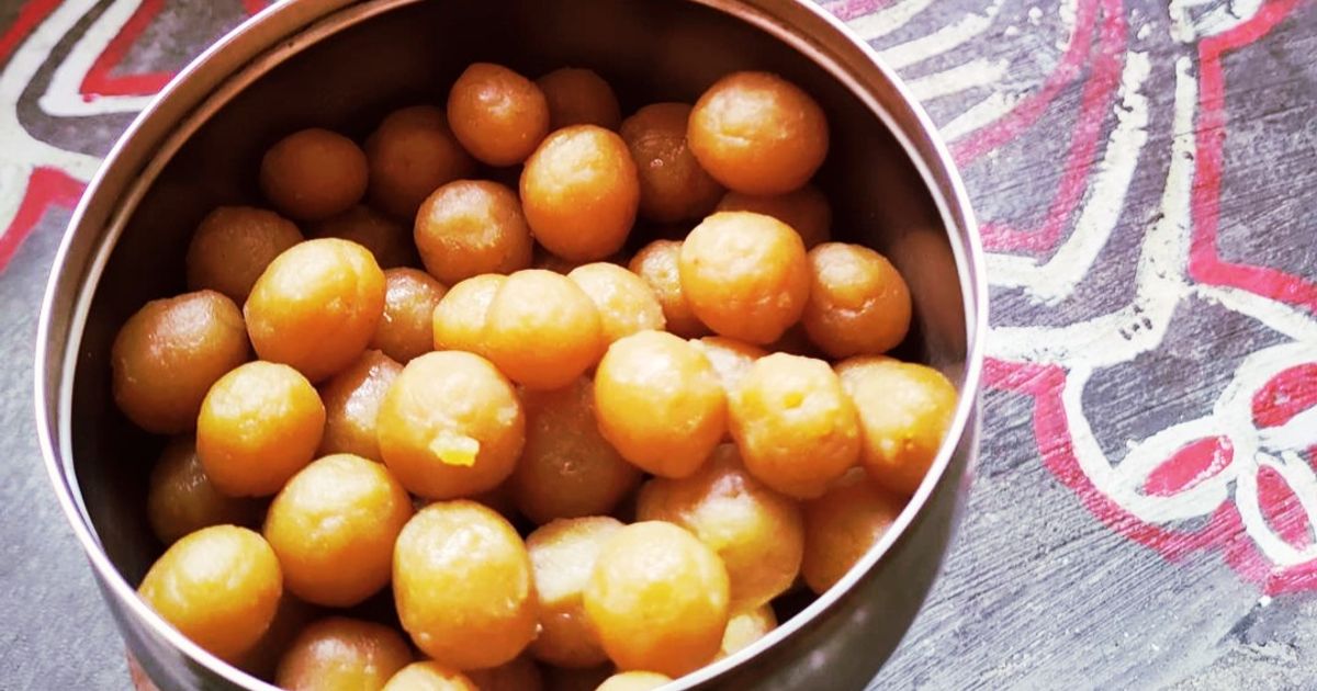 Traditional Emirati (Luqaimat) Recipe by Sarita Srivastava - Cookpad