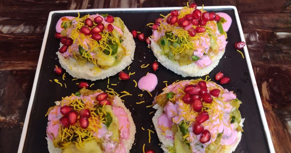 Cheesy Samosa Bites Chaat Recipe by Priya Chiripal - Cookpad