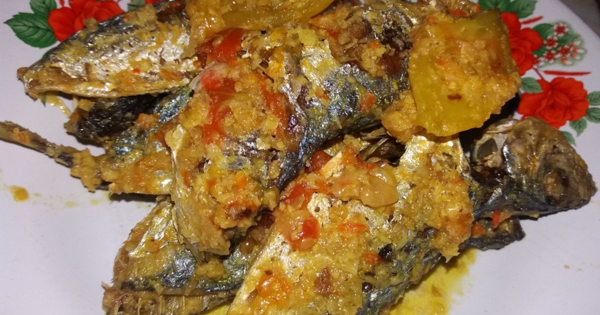 Resep Ikan Kembung/Ikan Katombo Bumbu Kuning oleh LHiana - Cookpad