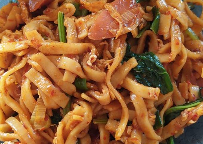 Resep Mie goreng pipih oleh Eka Kusmayani - Cookpad