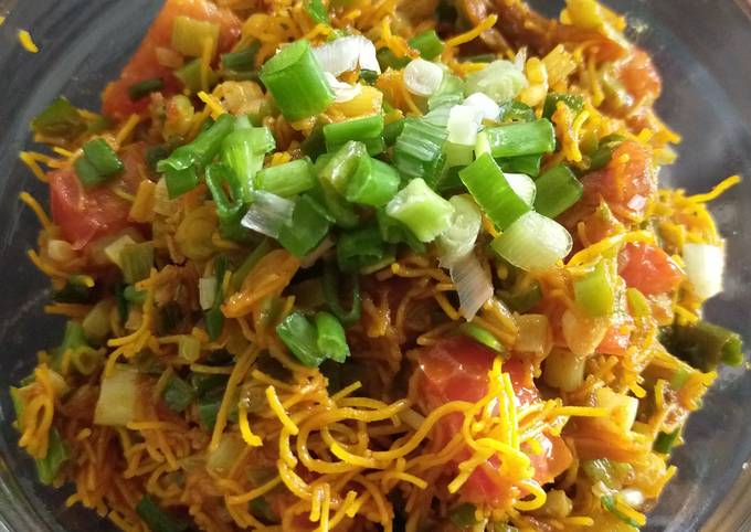 Spring onion and Sev Sabzi Recipe by Darshana Patel - Cookpad