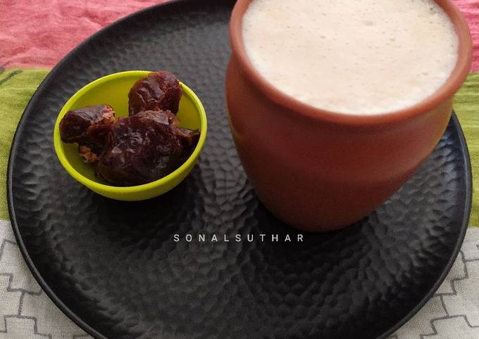 Winter special Dates Milk Recipe by Sonal Gaurav Suthar - Cookpad