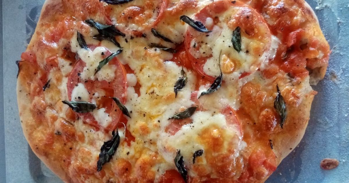 Mini Pizza Margarita 🧀🍅🍕 Receta de LUIS ANGEL SANCHEZ PEREZ- Cookpad