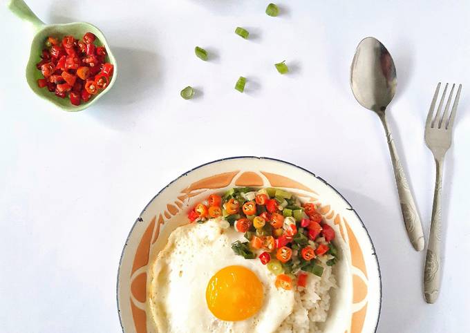 Resep 416.Nasi Telur Ceplok With Scallion Oil oleh An_nesha - Cookpad