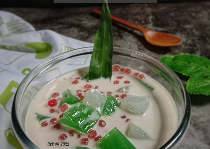 Resep Es Buko Pandan oleh Titiek Purnomo - Cookpad