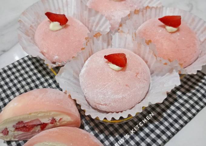 Resep Strawberry Cheese Mochi oleh Eby's Kitchen - Cookpad