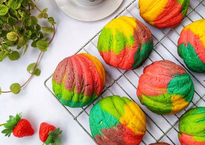 Resep Rainbow Mexican Conchas Bread oleh Ellaelloet - Cookpad