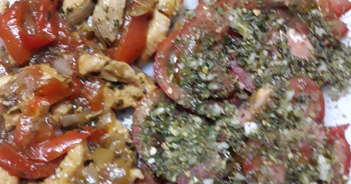 Pechuga De Pollo Con Cebolla, Morrón Y Tomate Con Ajo Y Orégano Receta ...