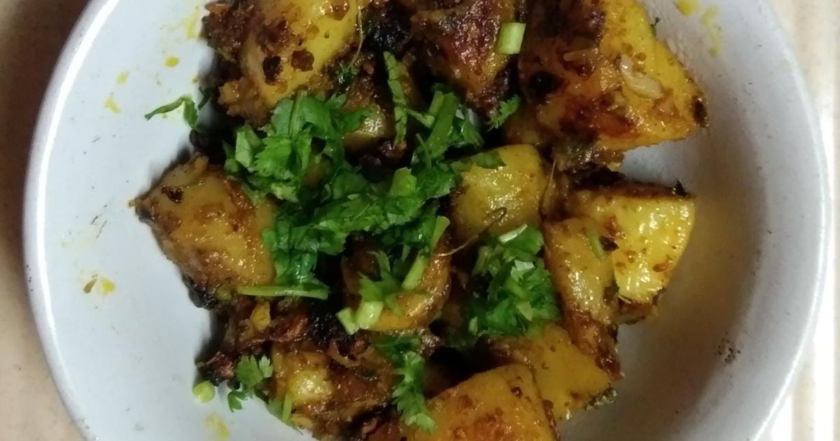 Lehsuni Aloo Recipe by Mridula Srivastava - Cookpad