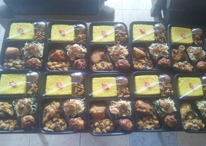 Resep Bento Nasi Kuning Gurih Wangi oleh indah widi - Cookpad