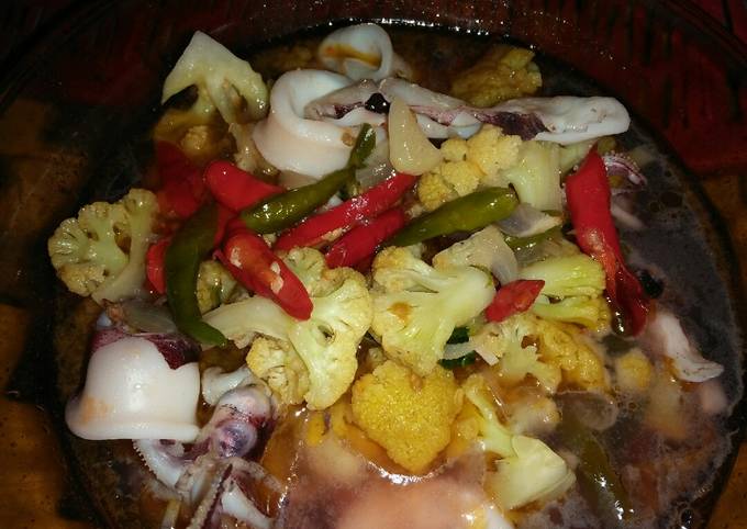 Resep Tumis pedas cumi bunga kol oleh Tika ainun - Cookpad