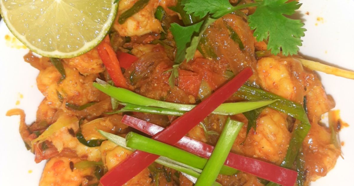 Prawns With Green Onions Spring Onions Recipe by tanveer sayed - Cookpad