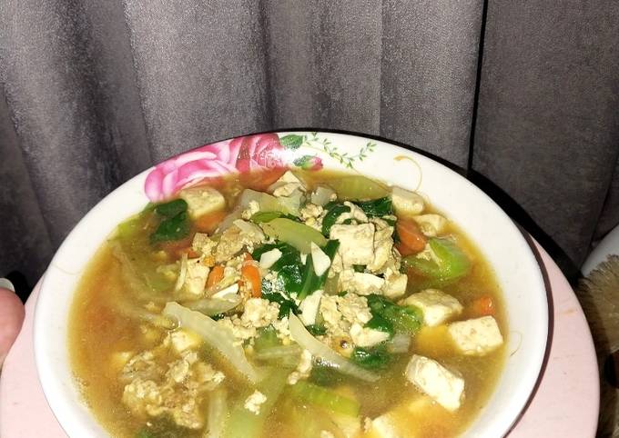 Resep Sup Tahu Telur Sederhana Aini'Cooking oleh Imroah Qurotul 'Aini - Cookpad