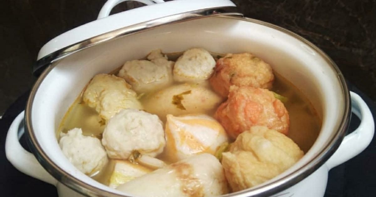 Resep Steamboat Baso Ayam Kuah Tomyam oleh vicke rusviany - Cookpad