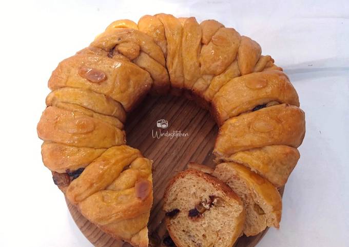 Resep 𝙱𝚛𝚎𝚊𝚍 𝚌𝚛𝚘𝚠𝚗 𝚋𝚕𝚞𝚎𝚋𝚎𝚛𝚛𝚢 oleh Winda`s Kitchen - Cookpad