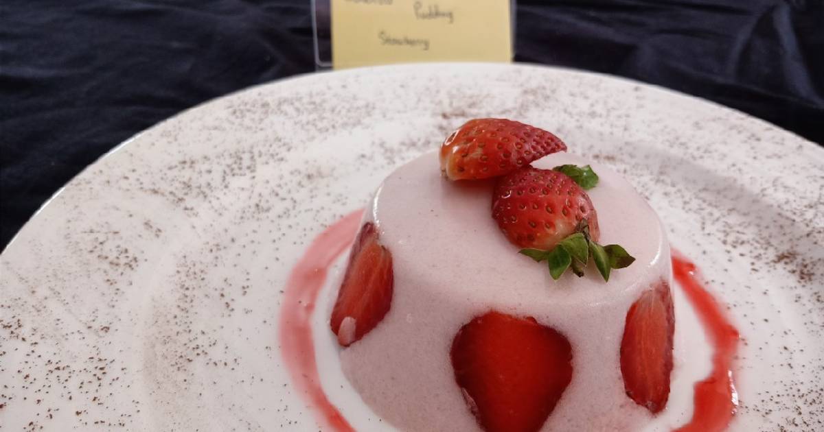 Resep Strawberry bavarois oleh Tiara ramadhina - Cookpad