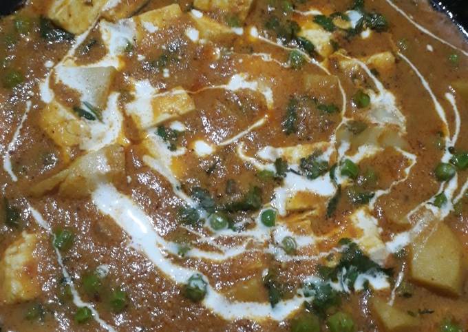 Aloo matar paneer Recipe by Tasneem Khan - Cookpad