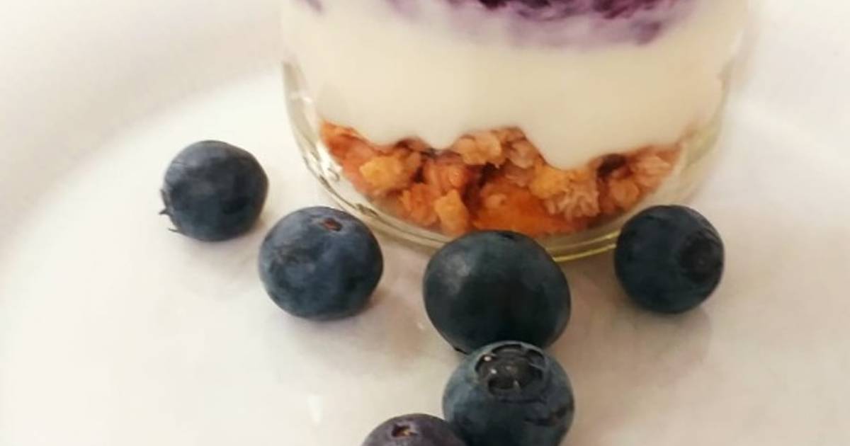 Arándanos con Granola y Yogurt Receta de Sueli 🇦🇷- Cookpad