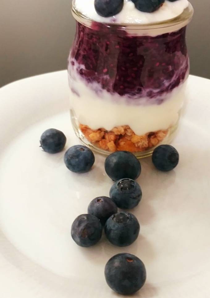 Arándanos con Granola y Yogurt Receta de Sueli 🇦🇷- Cookpad