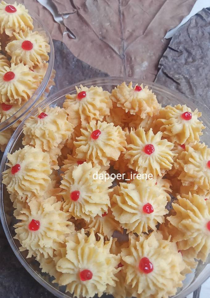 Resep Kue kering Semprit jadul strawberry oleh Ade Irene - Cookpad