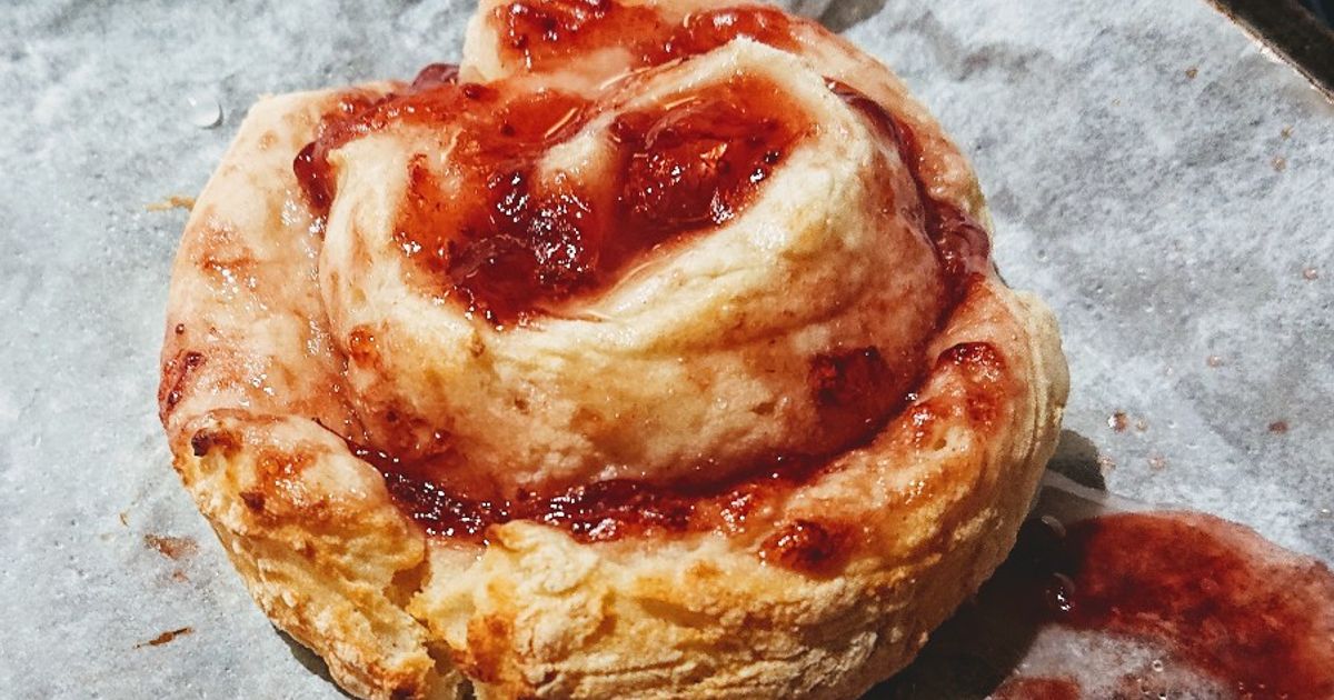 Quick Jam Roll Recipe by Rae - Cookpad