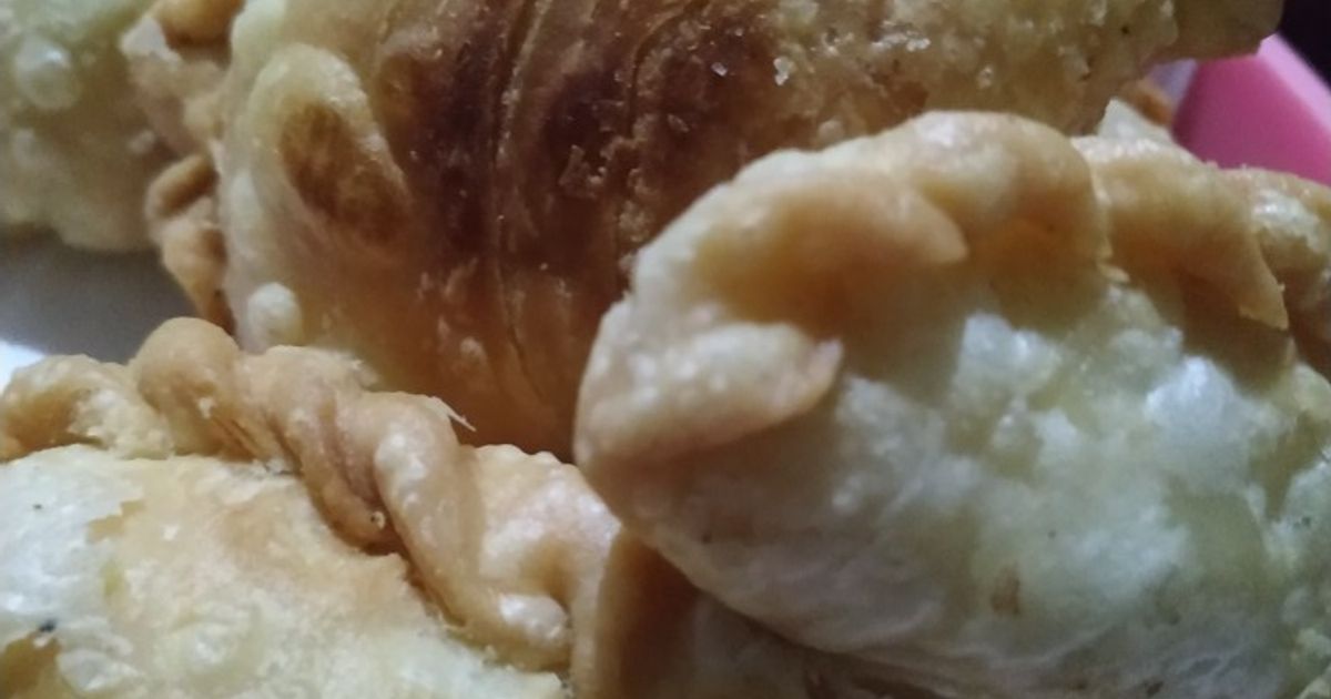 Resep 7. Karipap Isi Kentang Ayam Suir oleh Dian Paramita Sari - Cookpad