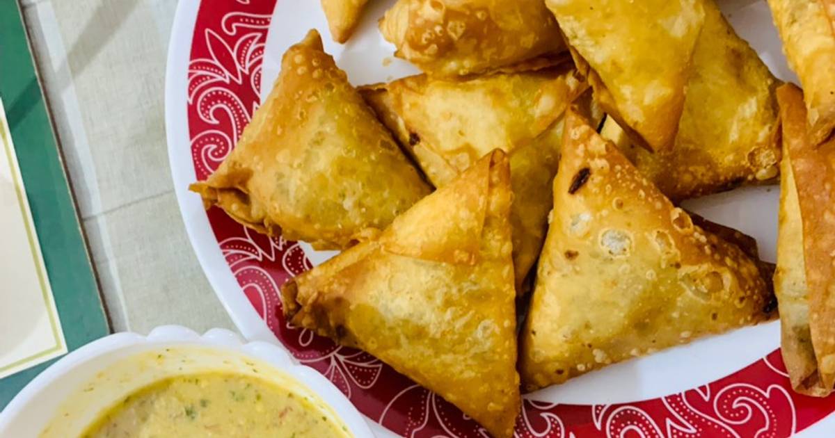 Triangle mince samosa Recipe by Sarosh Zeeshan - Cookpad