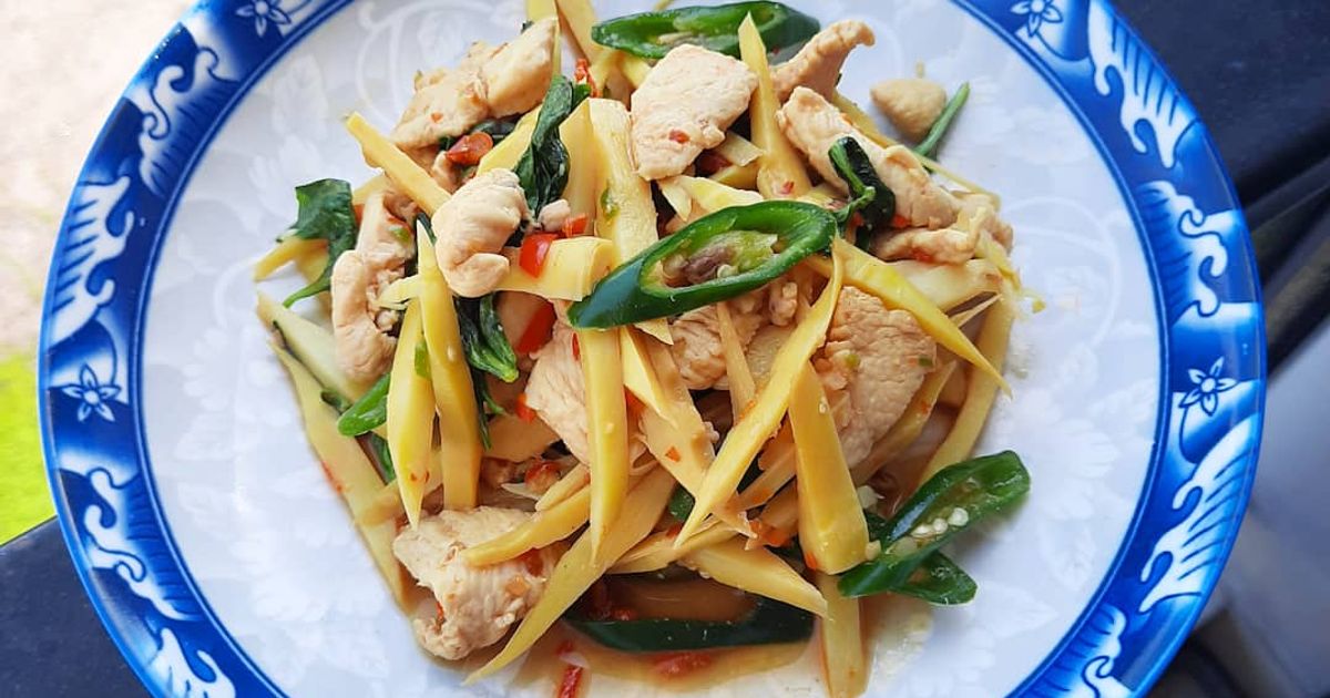 สูตร ผัดไก่หน่อไม้ใบโหระพา โดย DA Suchada - Cookpad