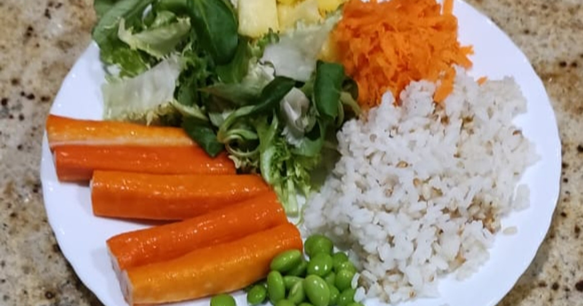 Poke Bowl De Surimi, Piña, Edamame Y Arroz Receta de Carmen