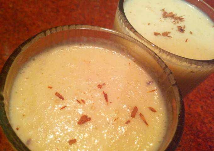 Apple-Cinnamon-Banana smoothie Recipe by Aparna Balakrishnan - Cookpad
