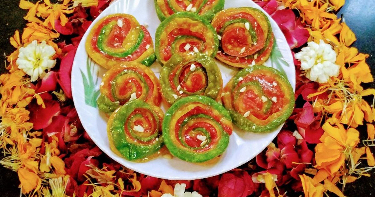 Colourful Sweet Thandai Mathri Recipe by Bindiya Bhagnani - Cookpad