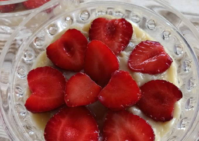 Postre en copas de frutillas, súper fácil Receta de Julieta Luján- Cookpad