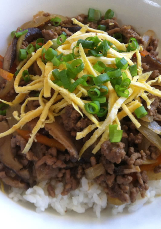 Beef Soboro Don Recipe by Hiroko Liston - Cookpad