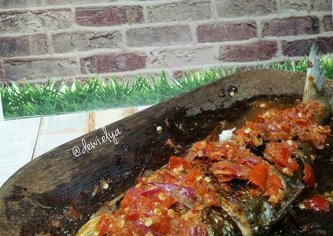Resep Pecak Ikan Bandeng Khas Betawi oleh Dewi Elya - Cookpad