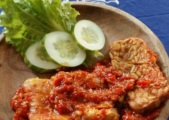 Resep Ayam tempe penyet oleh Aie Putri - Cookpad