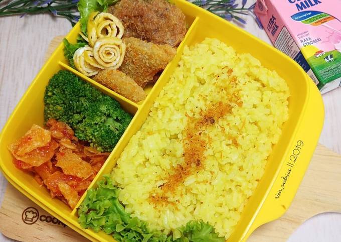 Resep Bekal Sekolah Anak (Bento Nasi Kuning) oleh Ririn Andrias - Cookpad