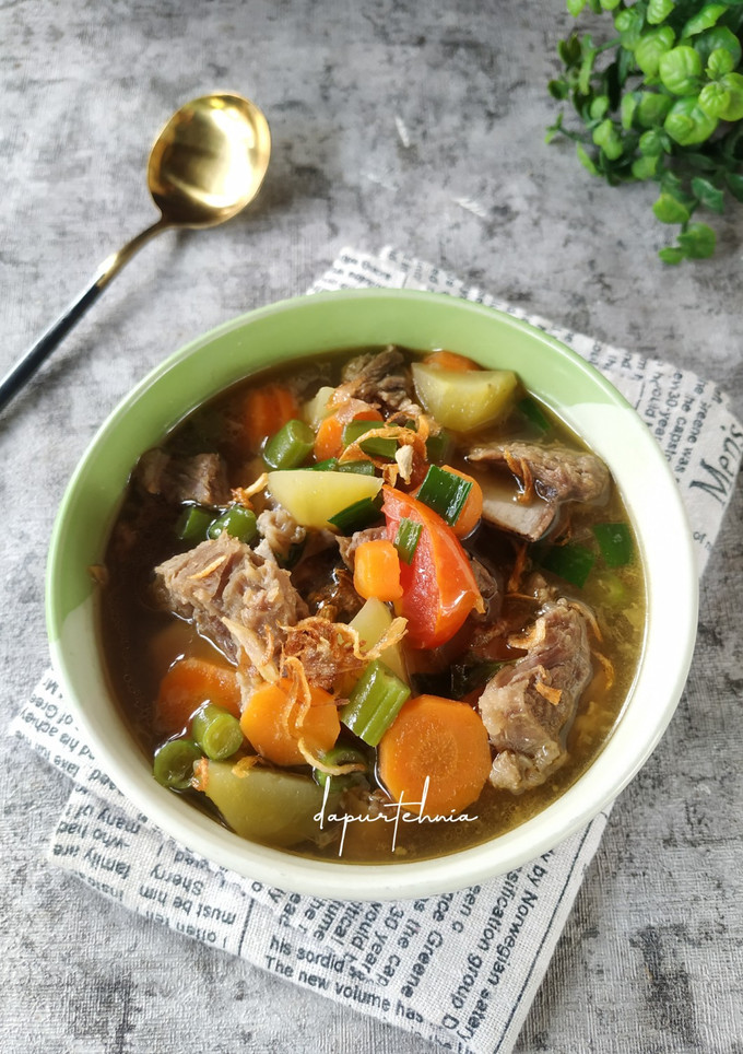 Resep Sop Tulang Iga Sapi oleh dapurtehnia - Cookpad