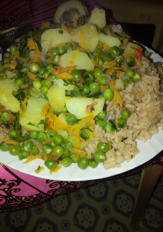 Rice and green peas Recipe by Mercie Kamencu - Cookpad
