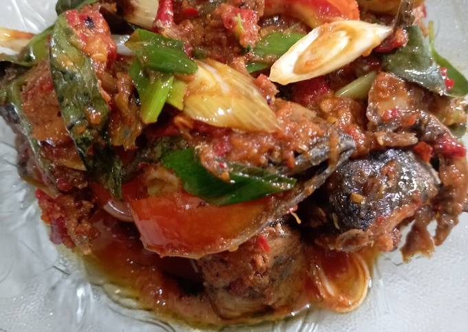 Resep Ikan bumbu merah oleh Sy'syfa MachQ - Cookpad