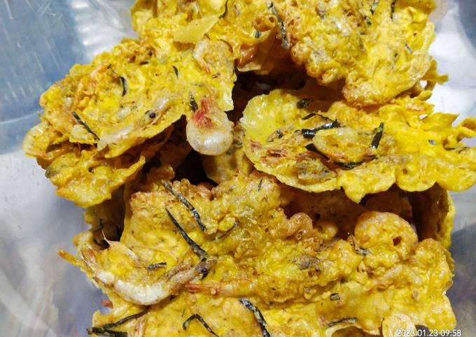 Resep Peyek udang Krispy oleh Aysha Ailani Arka - Cookpad