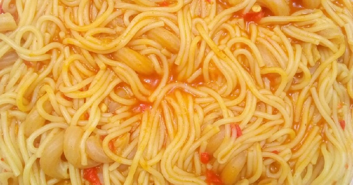 Jollof Spaghetti And Macroni Recipe by Aishatu sabo yayaji - Cookpad